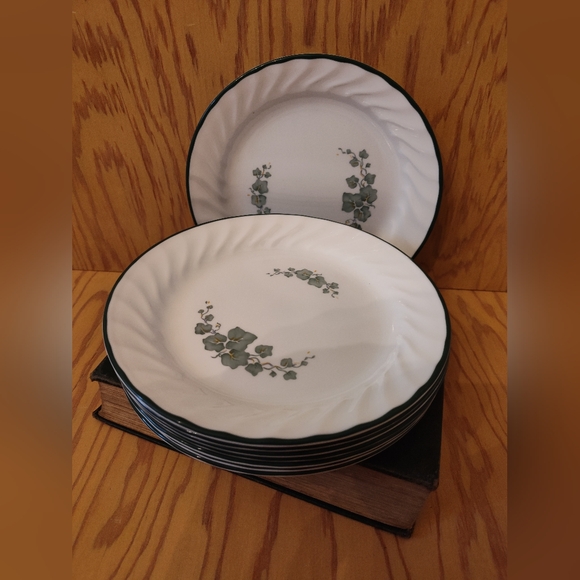 Corelle | Dining | Vintage Set Of 8 Corelle Corning Callaway Green Ivy ...